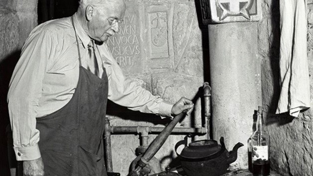 Како пишу писци (2): Ко усисава док генији стварају? - Fusnota